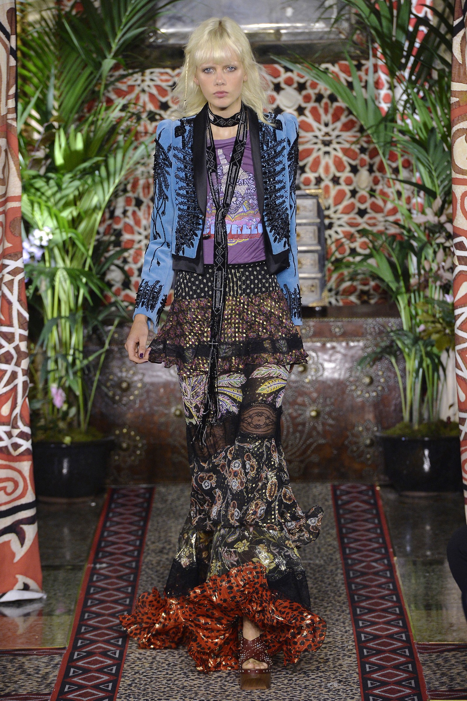 Verão da Cavalli ganha referências 70's, étnicas e aura boho | Desfiles ...