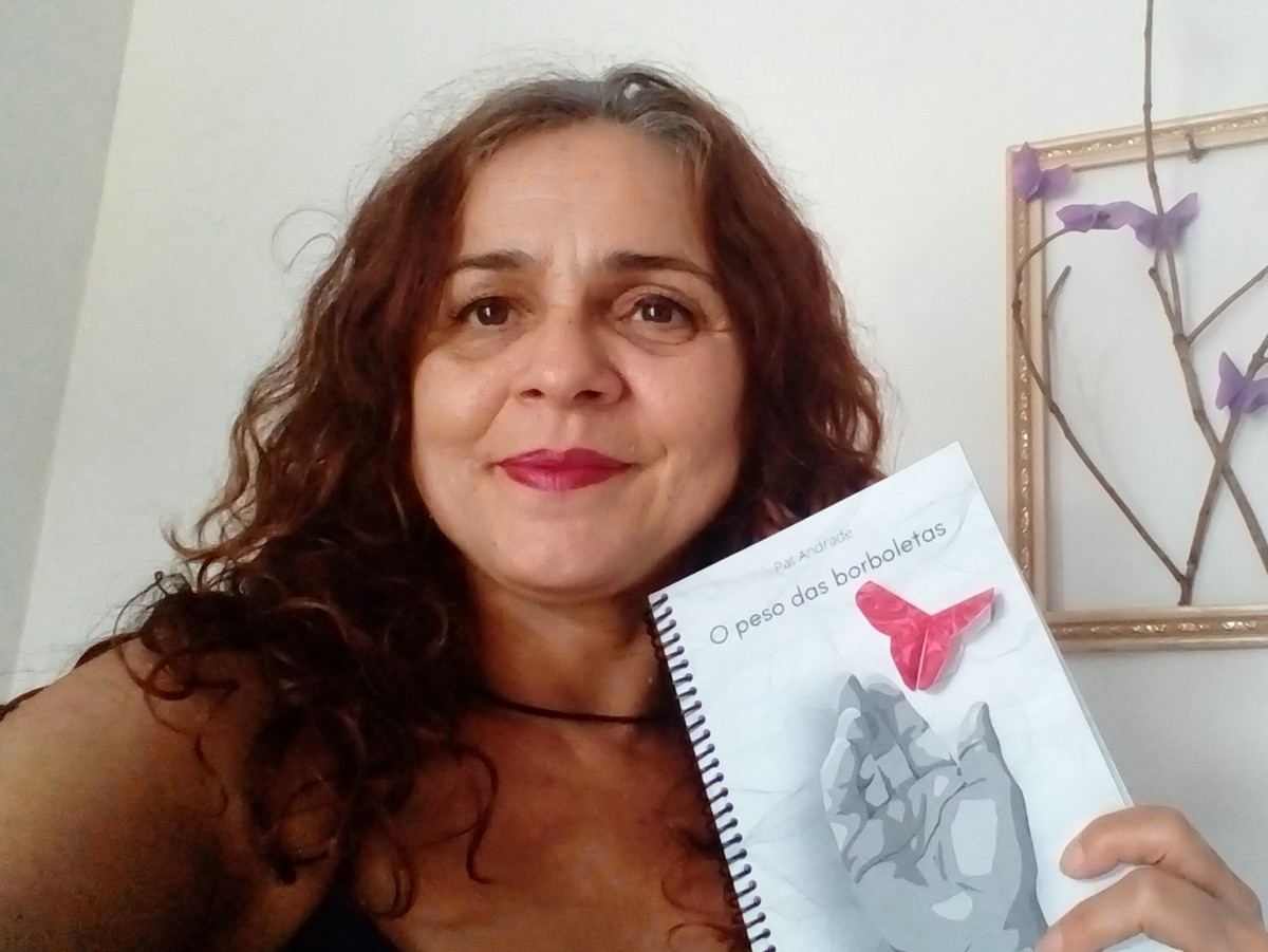Livro que teve parte produzida de forma artesanal reúne 80 poemas de ...