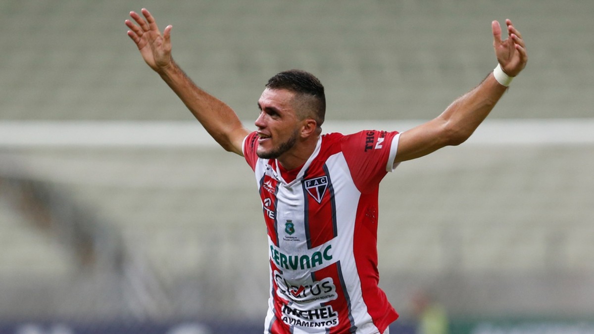 Cariús na vaga de Neymar? Ferrão brinca e oferece atacante a Tite para ...