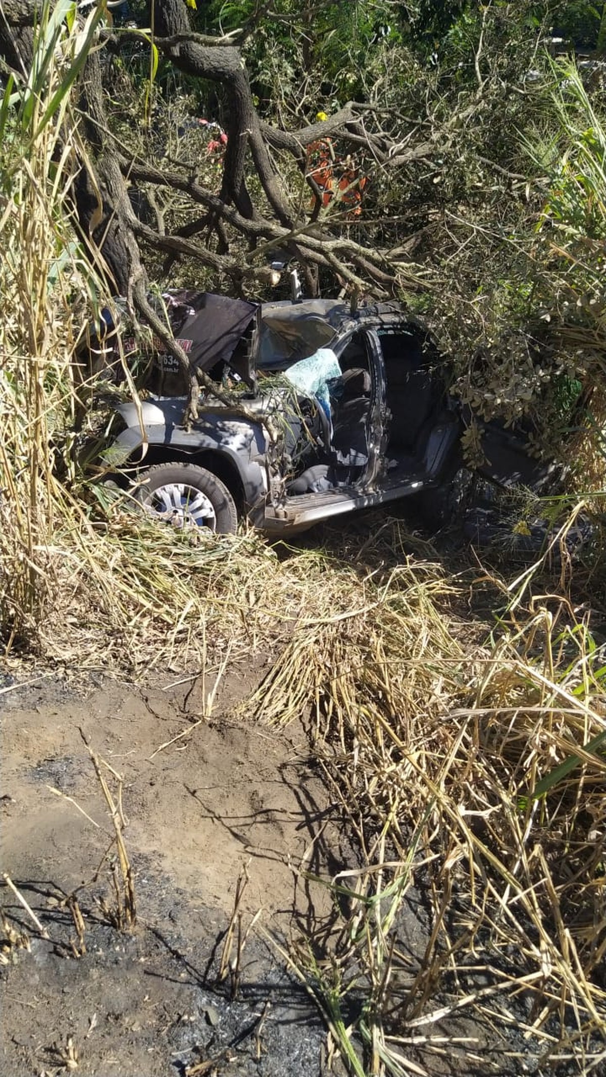 Capotamento deixa morto e ferido na BR-262, em Nova Serrana | Centro-Oeste | G1