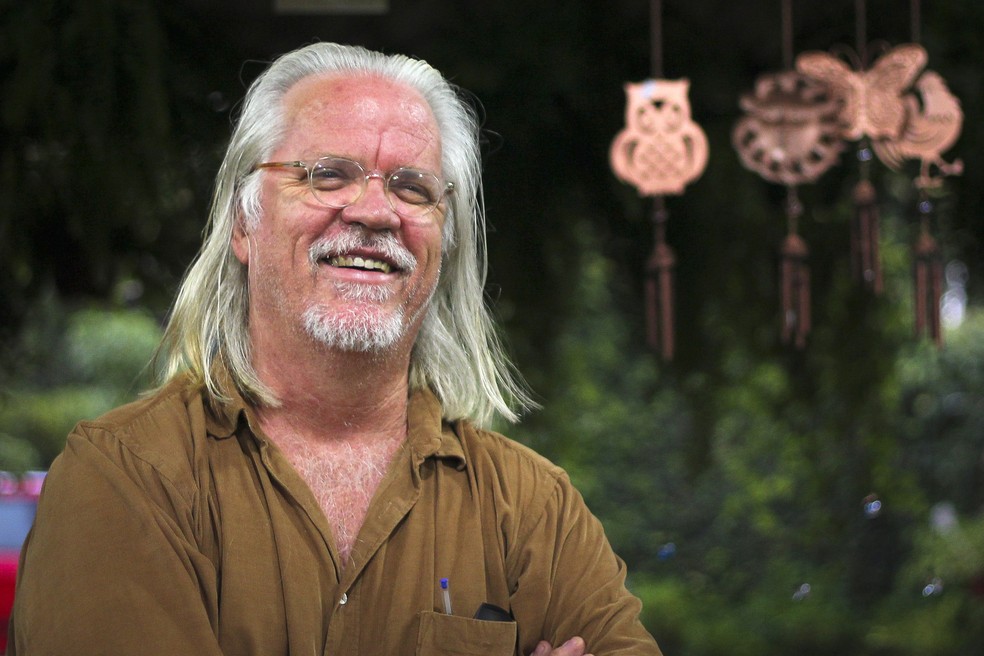 Poeta Nicolas Behr é homenageado com coleção fac-símile de livros ...