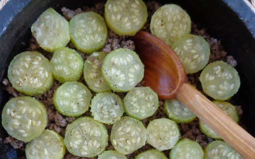 Carne com maxixe: receita fácil e nutritiva para o dia a dia - Revista ...