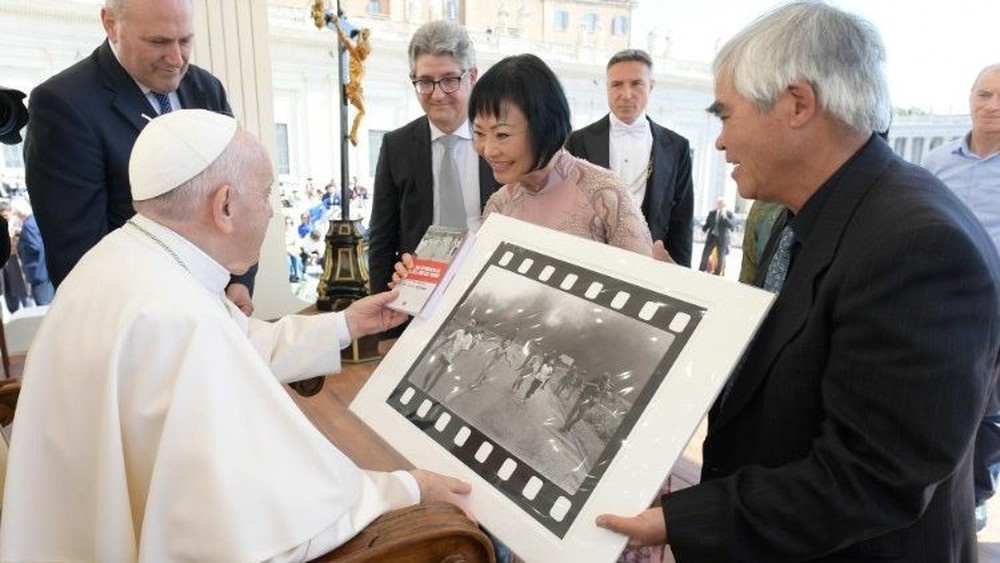 'Garota Napalm': Como está a menina da foto que virou símbolo da Guerra ...