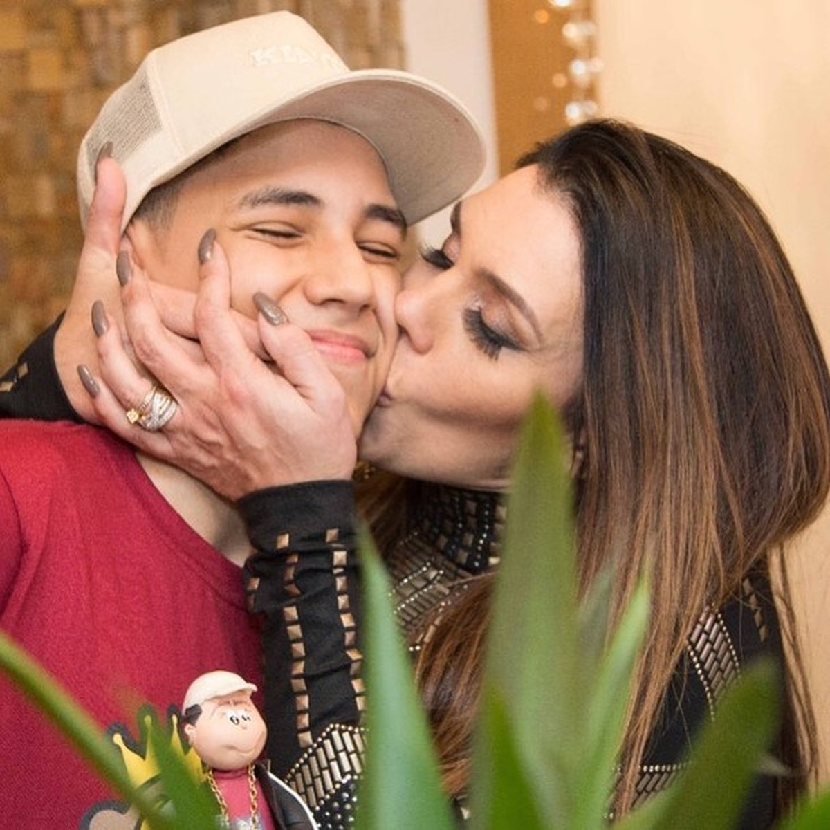 Cantora Simony posta clique com filho e beleza de Ryan impressiona ...