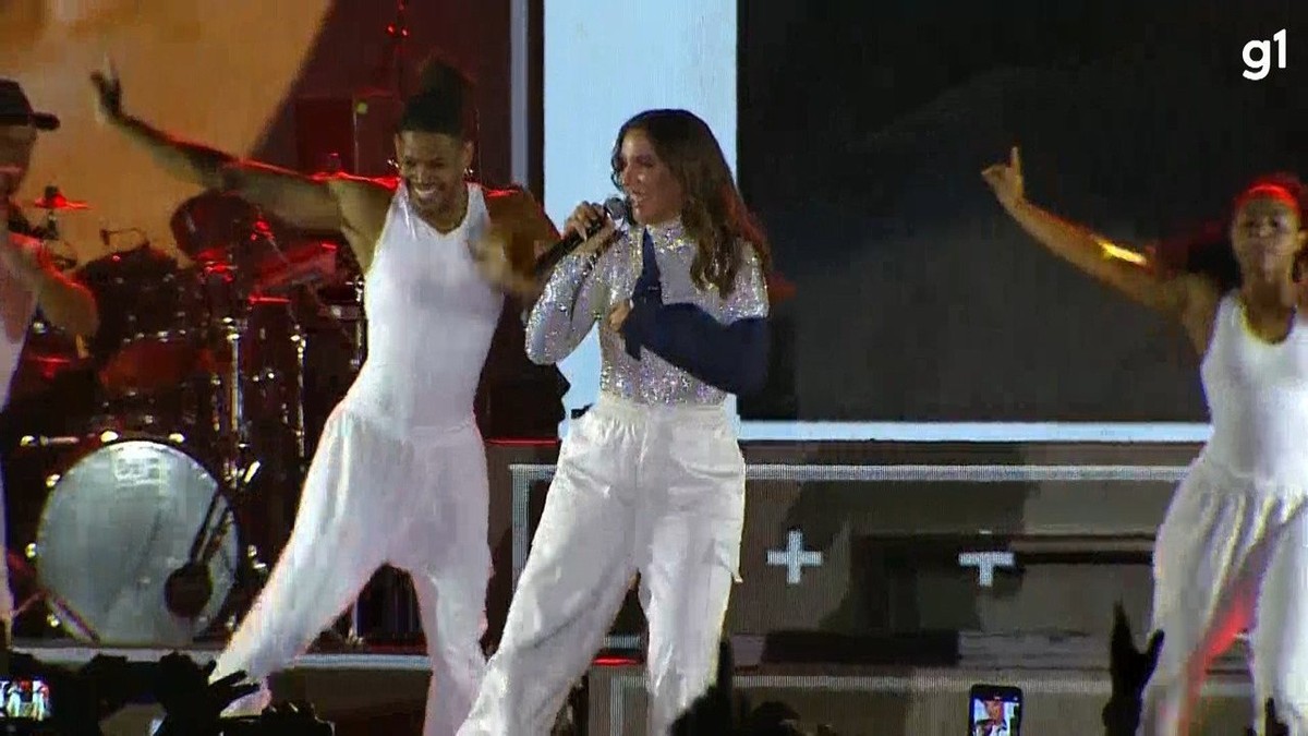 Tipoia no braço, interrupção do show, dança até o chão e elogio ao ...