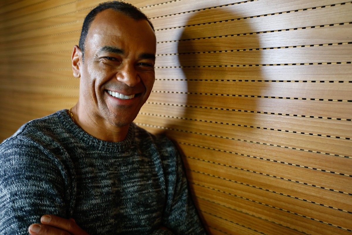 Cafu não vê problema na lateral direita da Seleção e confia no hexa ...