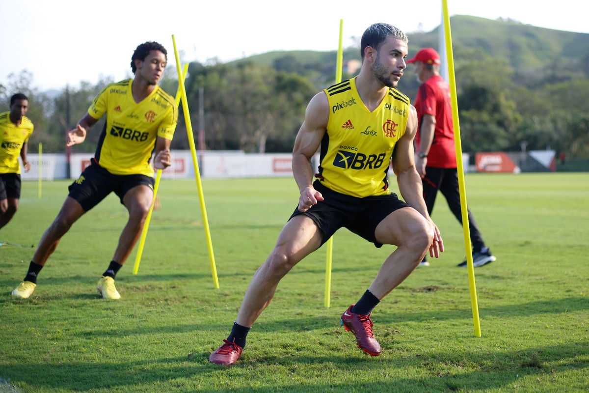 Daniel Cabral, do Flamengo, faz cirurgia no joelho e previsão de volta ...