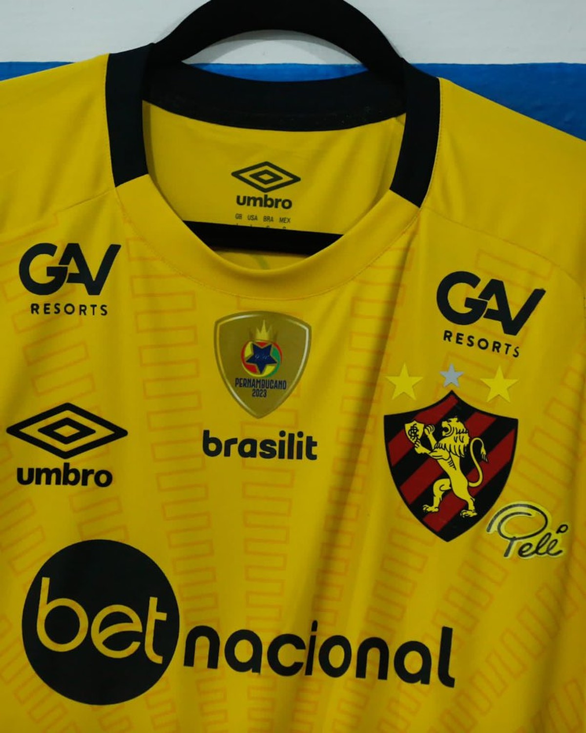 Sport usa camisa amarela de goleiro como uniforme para homenagear Pelé ...