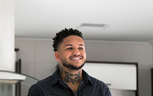 Suel vive dilema amoroso em novo clipe; confira fotos dos bastidores ...