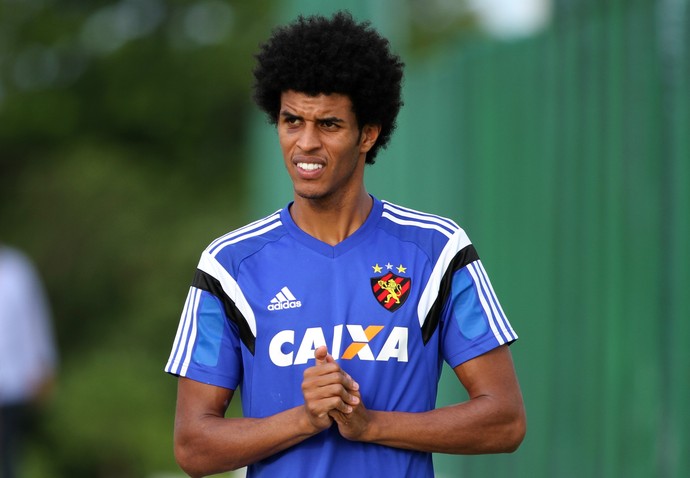De volta ao time titular do Sport, Páscoa revela surpresa com a saída