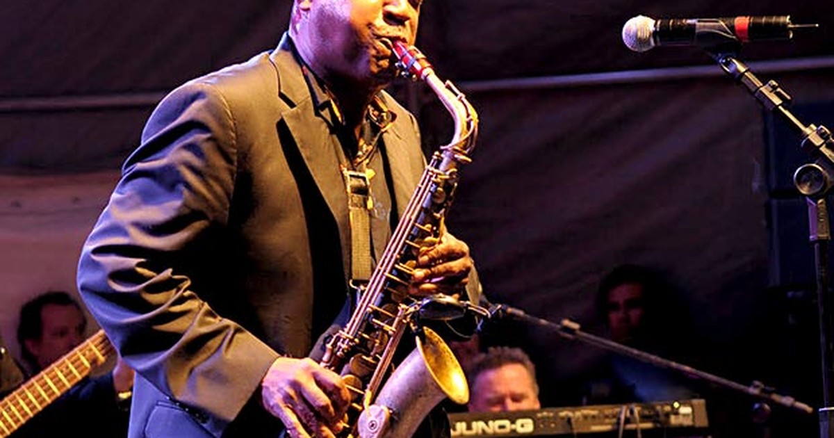 G1 - Saxofonista Gary Brown faz show no 'Bourbon Street Fest' do DF no ...
