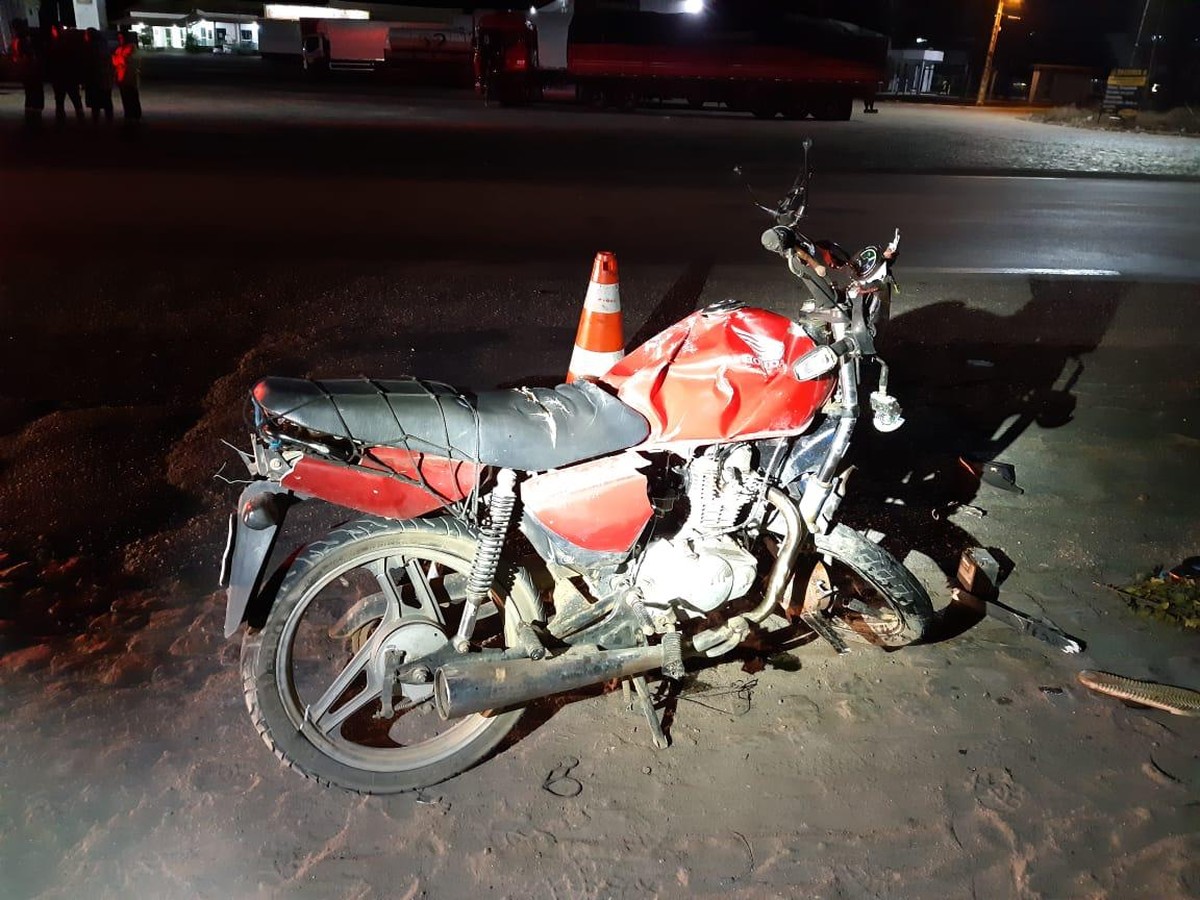 Batida entre moto e caminhão deixa uma pessoa morta e outra ferida em Vitória da Conquista ...