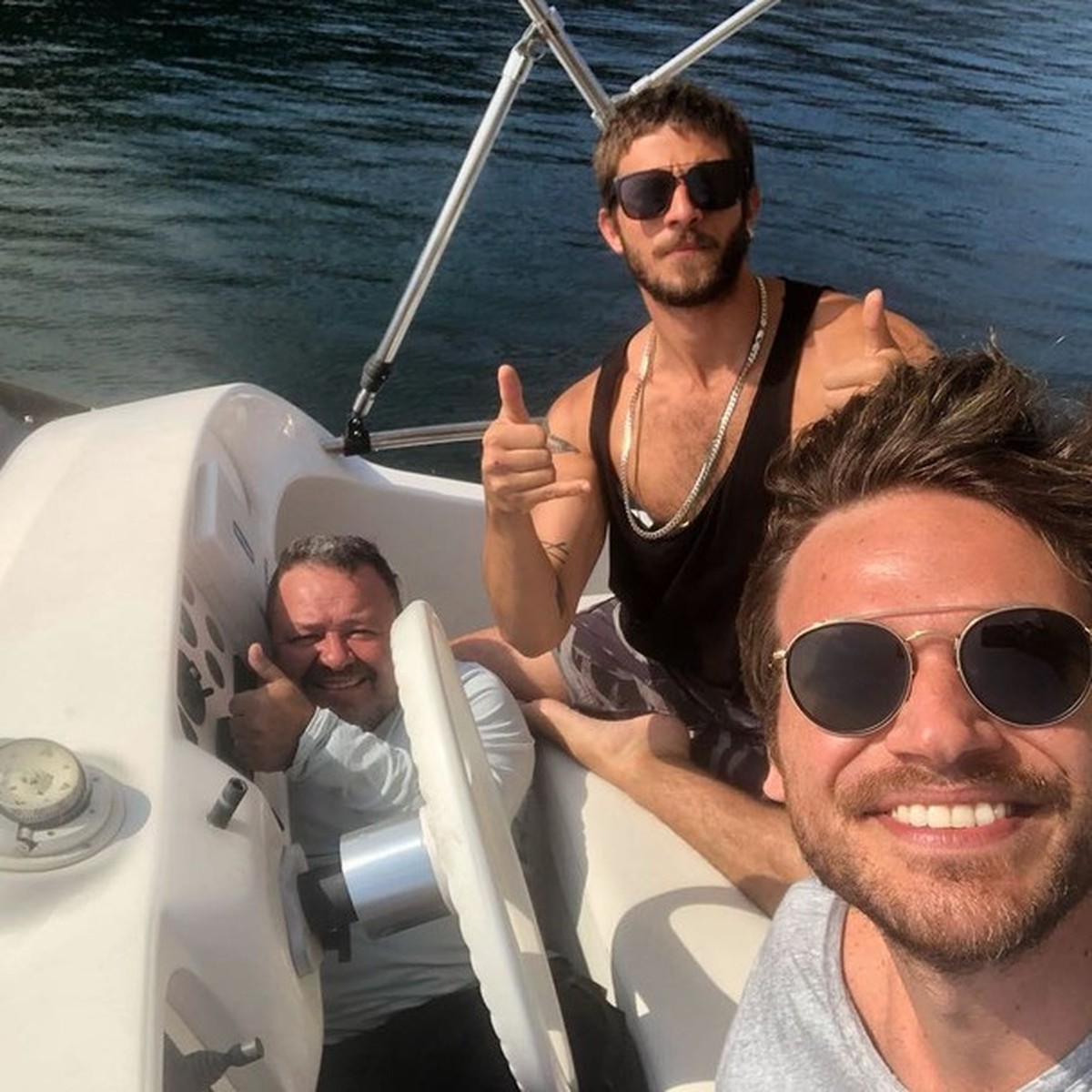 Chay faz brincadeira e cita meme: "Beto, Ícaro e o homem do barco ...