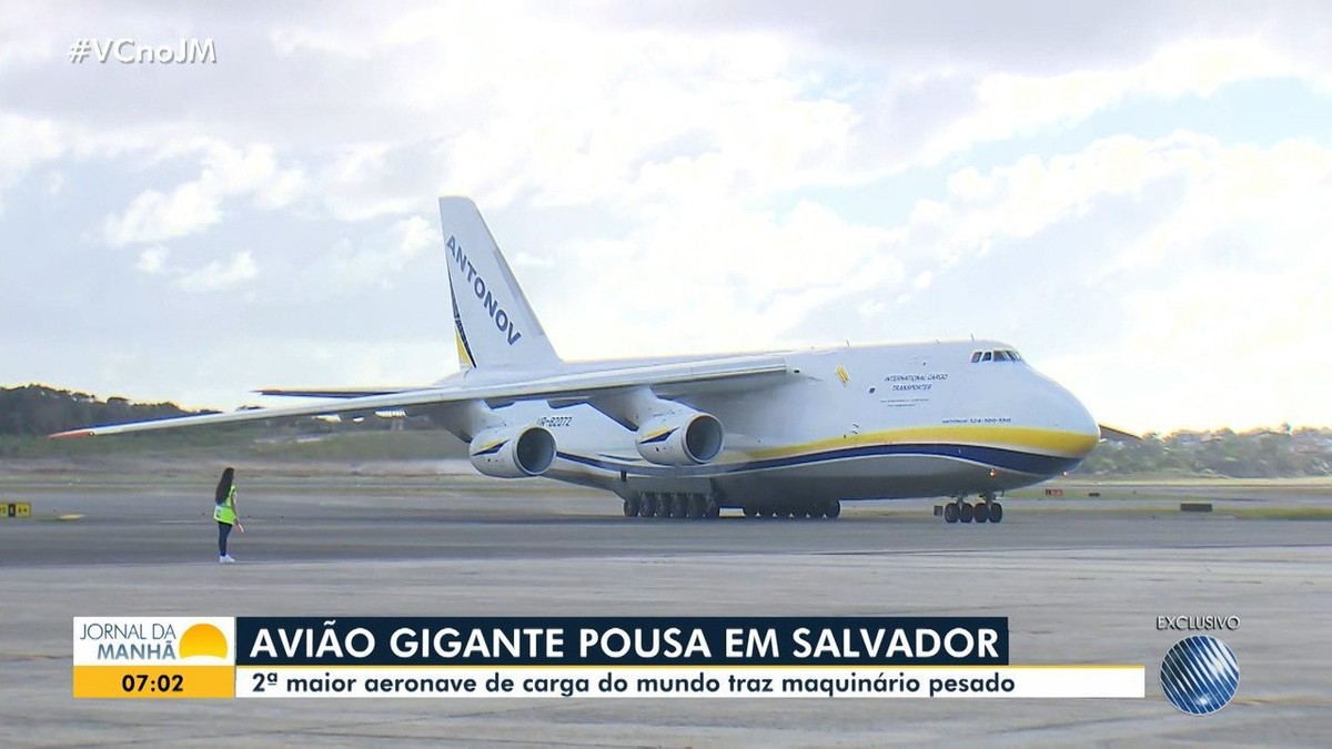 Com 69 m de comprimento e 21 m de altura, segundo maior avião de carga ...