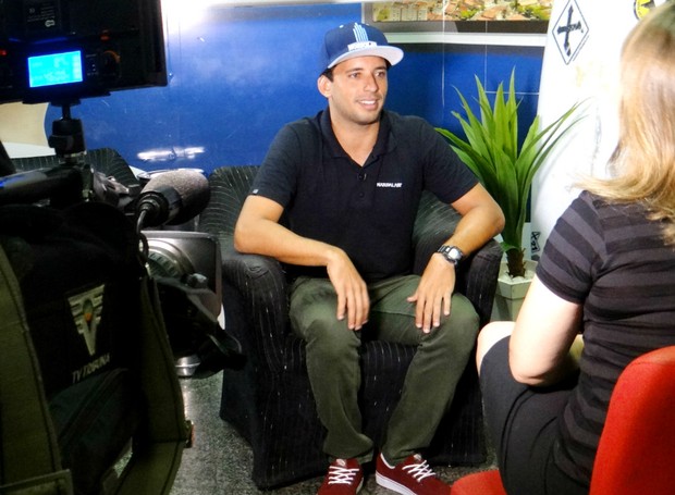 Rede Globo > tv tribuna - Surfista Alex Ribeiro bate papo com Vanessa ...