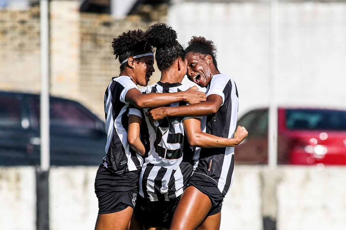 De contrato renovado, zagueira Edna Maria festeja momento no Ceará ...