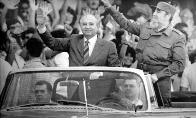 Gorbachev e Fidel Castro em Havana: há 30 anos, o encontro de dois ...