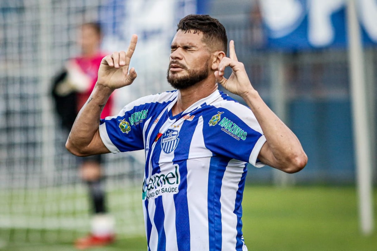 Derlan fala em alcançar o Amazonas na tabela e afirma: "Vamos procurar ...