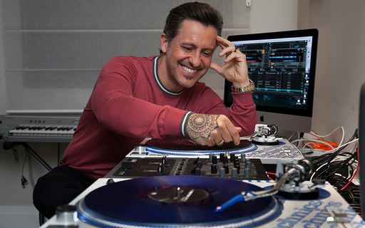 GALERIA: Rick Bonadio abre seu lar de 500 m² em SP