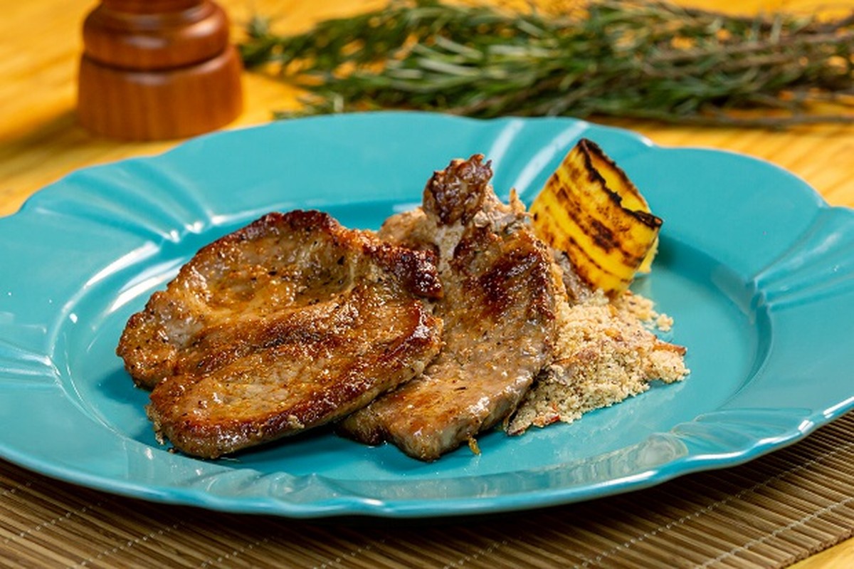 Copa lombo com farofa de banana | Receitas Sadia | Receitas