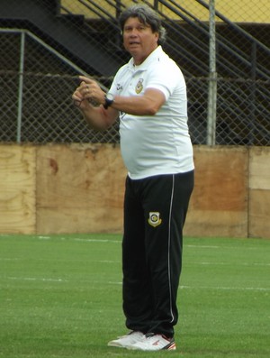 Após nova derrota, São Bernardo anuncia saída do técnico Edson Boaro