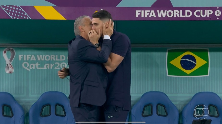 Quem é Matheus Bachi, filho e auxiliar de Tite, que recebeu beijo do ...