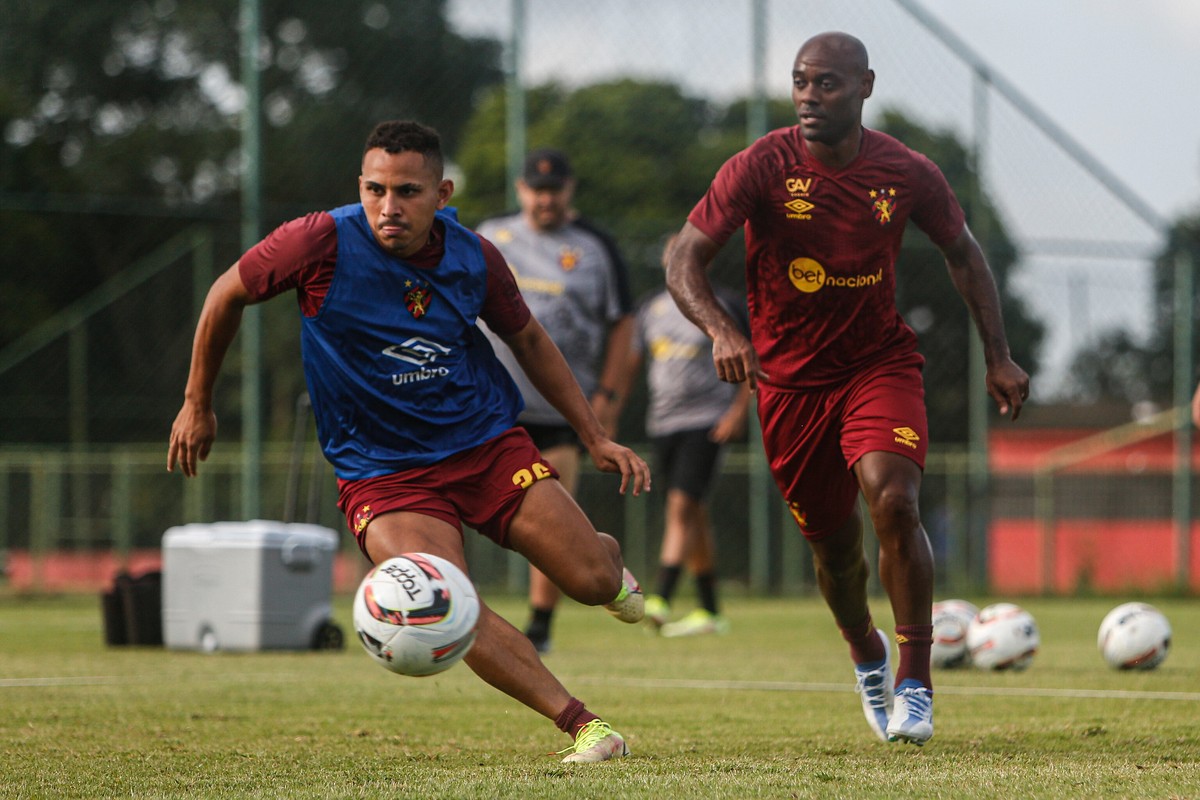 CSA volta ao mercado e negocia com 4 jogadores: Ray Vanegas, Rodriguinho, Jonathan e William ...