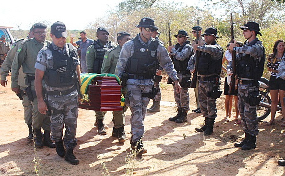 Corpo De Cabo Da Pm Assassinado Em Delegacia é Sepultado No Sul Do Pi