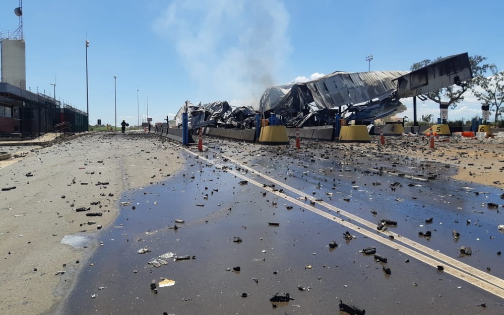 Acidente Na Br 050 Deixa 4 Mortos Incendeia Pedágio E Interdita Via