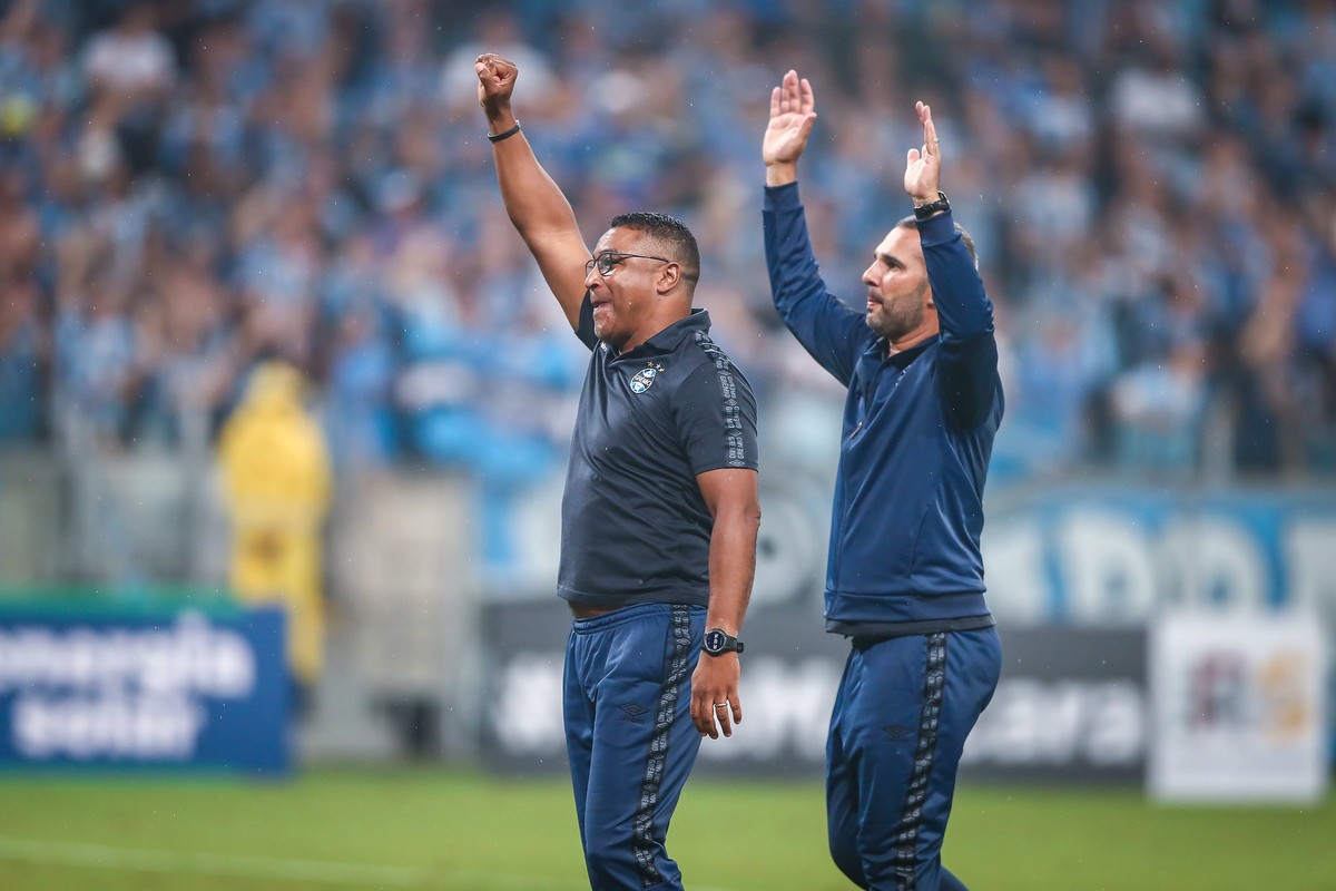 Roger chega à primeira final no comando do Grêmio e busca se igualar a ...