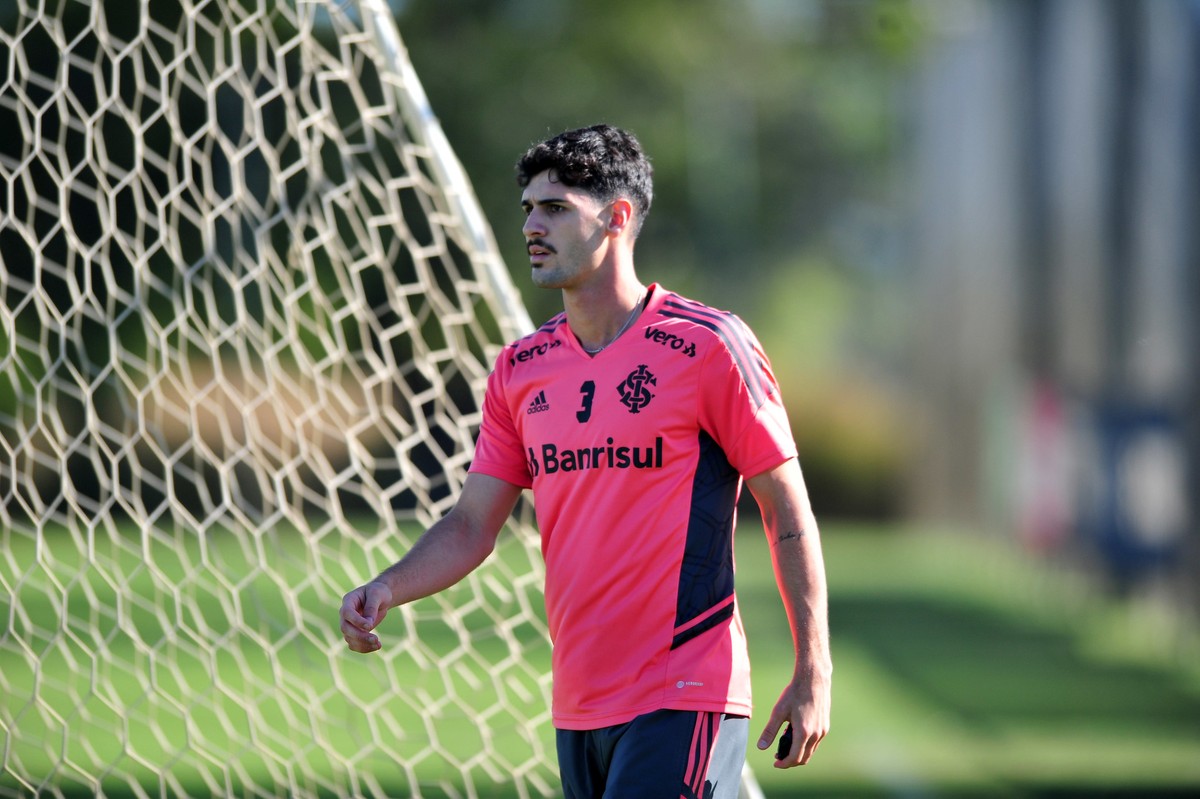 De recesso no Inter, Johnny segue no radar do mercado europeu e Roma ...