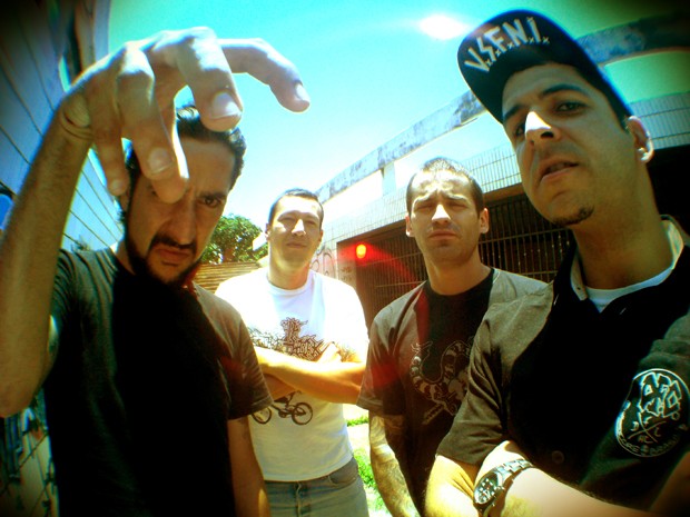 G1 - Longe de polêmicas, DFC comemora 20 anos de carreira no Abril pro ...