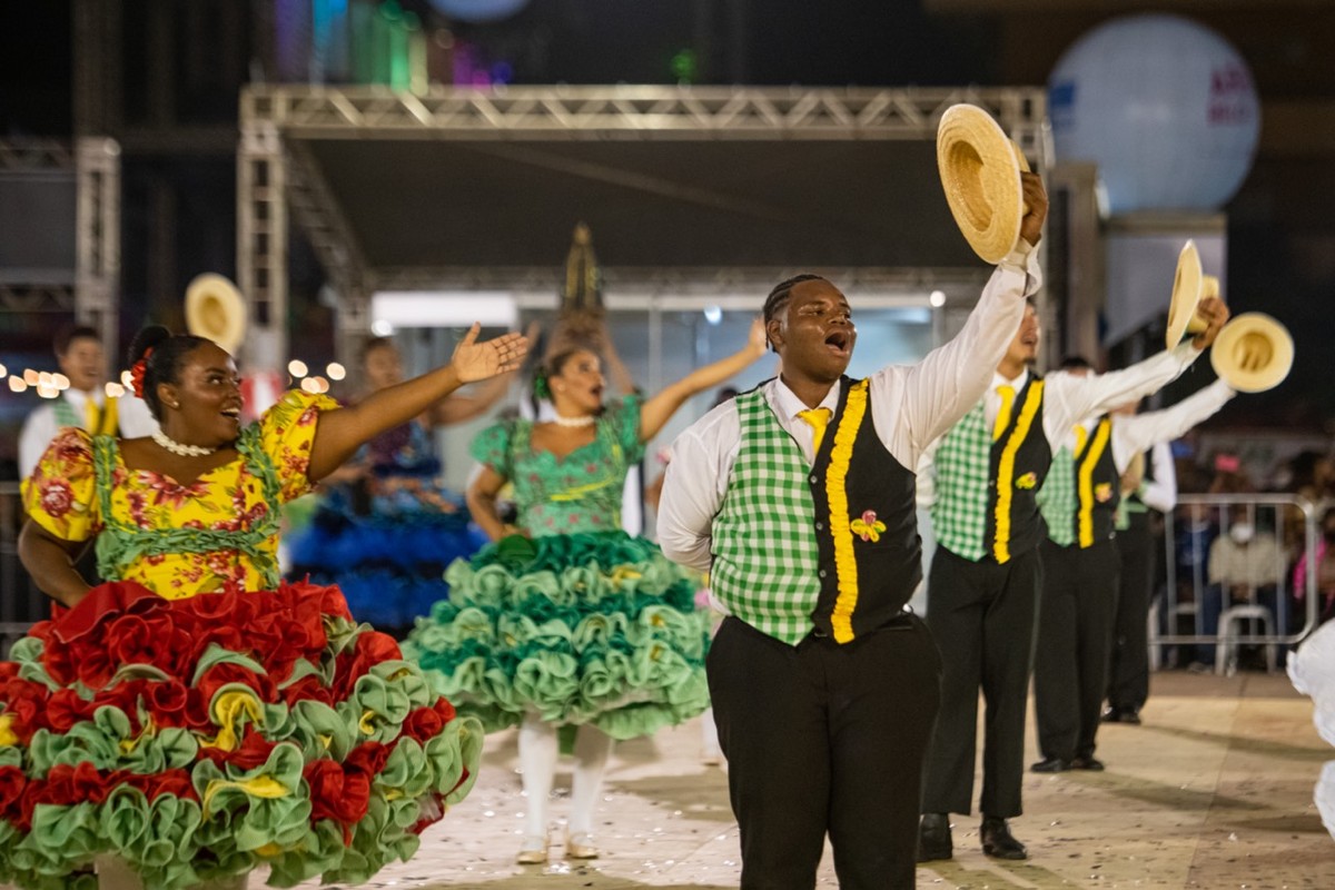 Café, Aleijadinho e diversidade estão nos enredos das quadrilhas que se ...