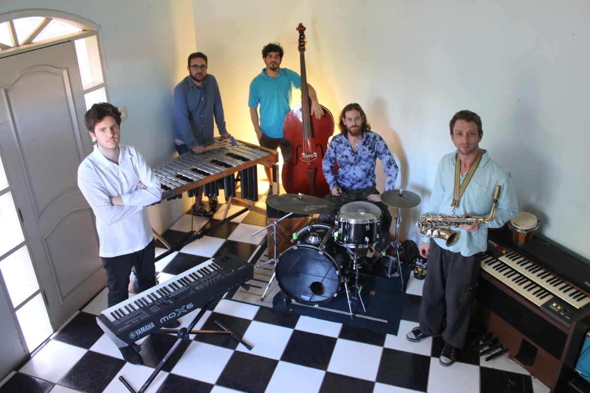 Quinteto instrumental apresenta mistura de jazz e samba em teatro de ...
