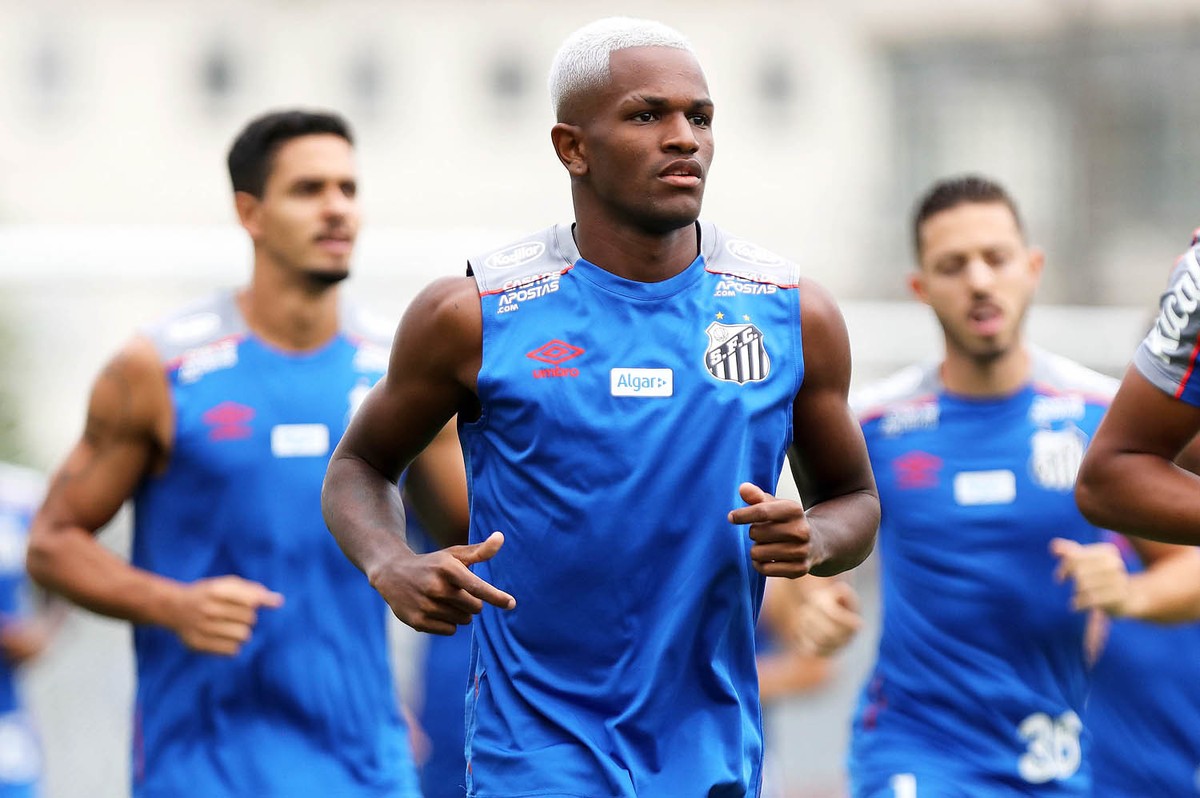 Renyer passa por cirurgia após romper ligamento e inicia recuperação no ...