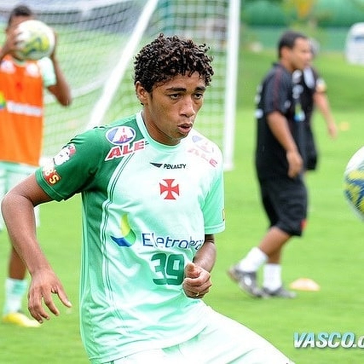 Pode isso? Misael explica como foi barrado após assinar com o Vasco ...