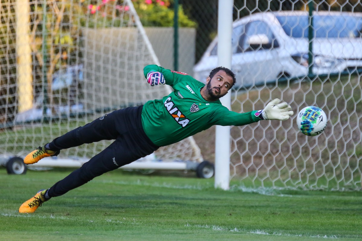 Mais antigo do elenco, goleiro Giovanni rescinde contrato com o ...