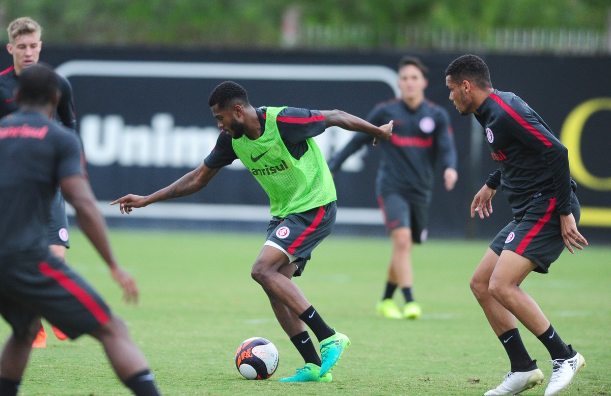 Após apresentação, Cirino participa de primeiro treino com grupo do ...