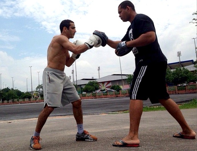 Após 'reclusão', Mário Israel volta à ativa e terá três lutas em oito ...