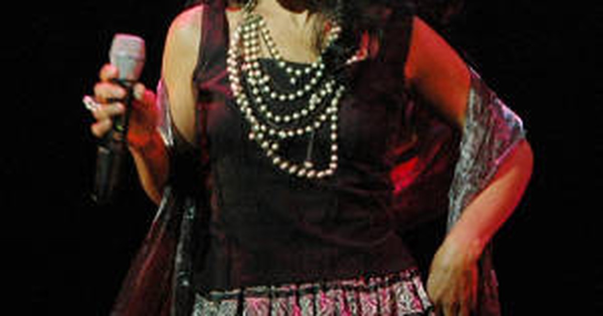 G1 - Cantora Simone Almeida apresenta o show "Intimista" em Belém ...