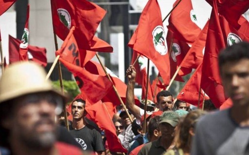 MST reduz invasões em 83% e mira em prédios públicos - Época Negócios ...