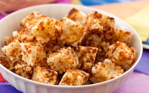 Aprenda a fazer dadinhos de tapioca com queijo coalho - Casa e Jardim ...