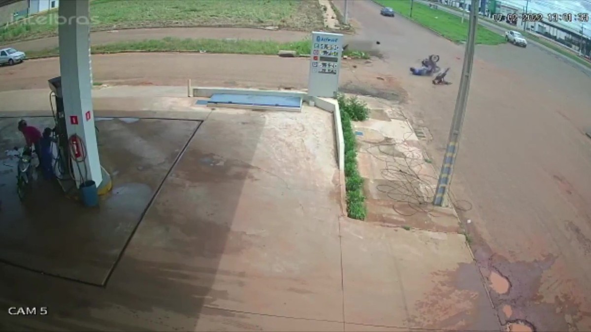 VÍDEO: Mulher de 35 anos é arremessada longe e morre após motos se chocarem em cruzamento em MT ...