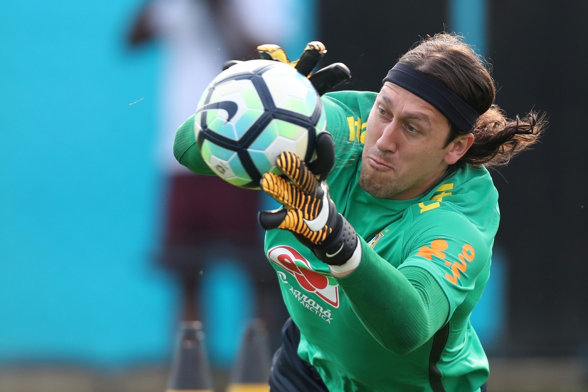 Corintiano Cássio volta à Seleção e será o único "paulista" no jogo em ...