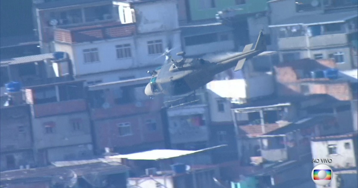 G1 - PM faz operação no conjunto de favelas da Maré, Zona Norte do Rio ...