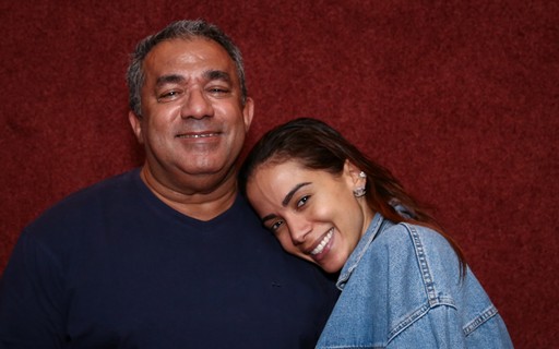 Anitta e o pai, Mauro Machado, prestigiam espetáculo de Rafael Portugal ...
