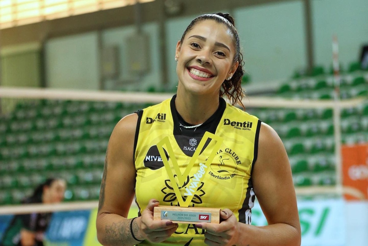 Ariane ressalta força do elenco do Praia Clube após a 14ª vitória na ...