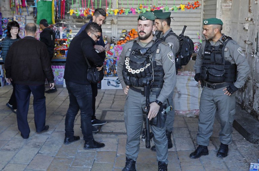 Confronto entre palestinos e polícia israelense mata uma pessoa, diz ...