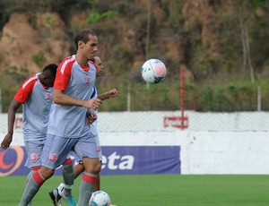 Rodrigo Souto espera que o Náutico faça a diferença dentro de casa ...
