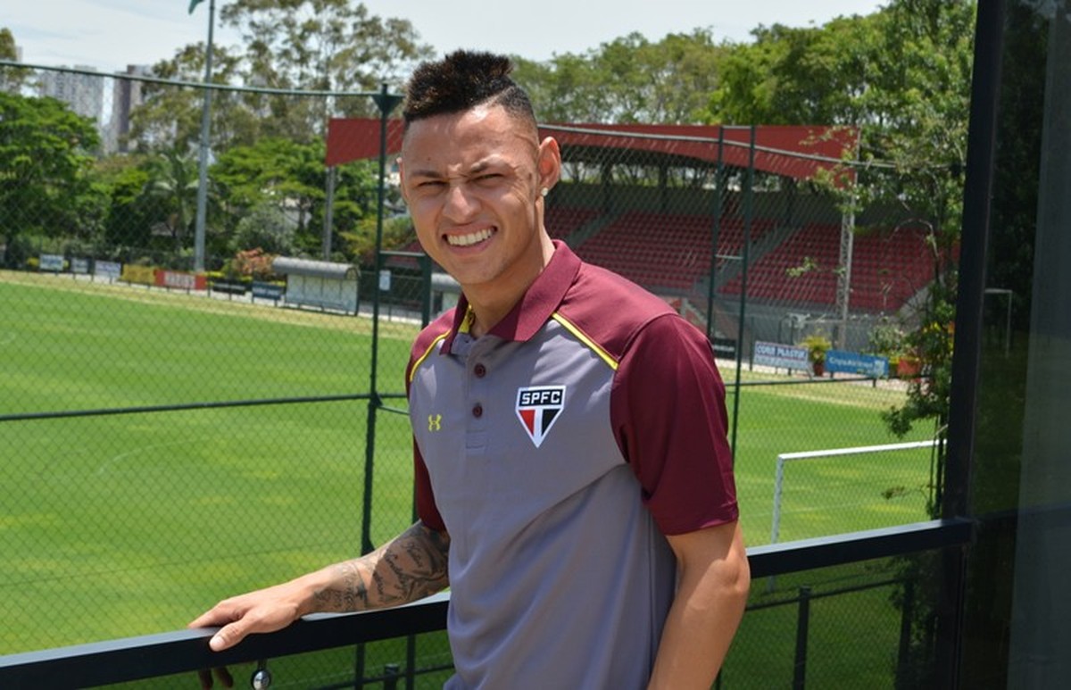 Perto do Vitória, Neilton é liberado do São Paulo e não treina mais com ...